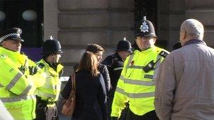 Man 'stable' after Nottingham stab attack - BBC News