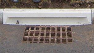 'Wildlife-friendly' kerbs installed in Blairgowrie - BBC News