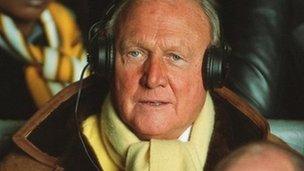 Broadcaster Stuart Hall charged with rape - BBC News