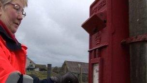 Chasing a Christmas card 'from the edge' - BBC News