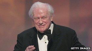Charles Durning: Tootsie star dies at 89 - BBC News