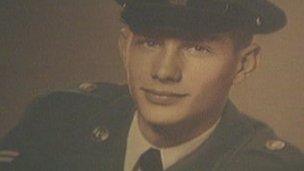 Reis Leming: 1953 flood rescue airman gets Hunstanton honour - BBC News