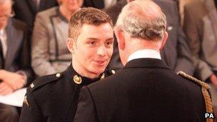 Royal Marine Mark Williams awarded Military Cross - BBC News