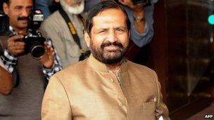 India court charges Suresh Kalmadi with corruption - BBC News