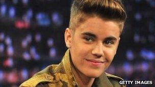 Justin Bieber makes US chart history - BBC News