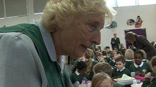 Northamptonshire dinner lady, 75, vows to continue job - BBC News