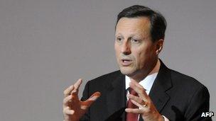 Novartis scraps payout to departing boss Daniel Vasella - BBC News