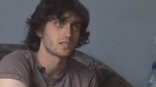 Comedian Jay Foreman swearing CD sold at kids show - BBC News