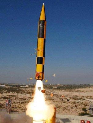 Israel successfully tests Arrow 3 missile interceptor - BBC News
