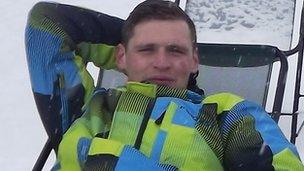 Simon Daw disappearance: Family offers 10,000 Euro reward - BBC News