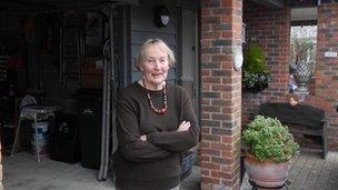 What price loyalty to your home insurer? - BBC News