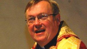 Archbishop of Canterbury sorry over abuse complaint 'failing' - BBC News