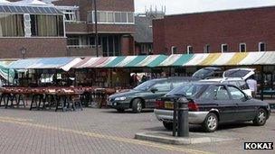 Wellingborough council suggests moving market - BBC News