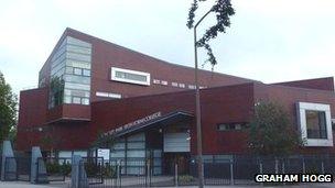 Sheffield college's NUT members call off strike - BBC News