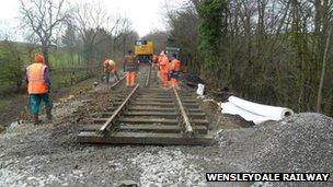 Scruton station on Wensleydale Railway reopens after 60 years - BBC News