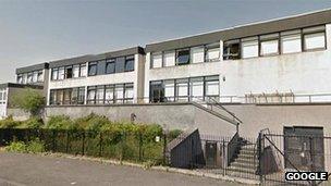 Fire started by 'vandals' forces Glasgow school closure - BBC News