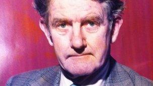 D Geraint Williams: Ex-head of Castell Alun, Hope, dies - BBC News