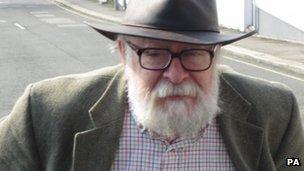 Graham Ovenden sex crimes: Tate removes artist's work - BBC News