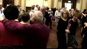 Parkinson's patients test Irish set dancing benefits - BBC News