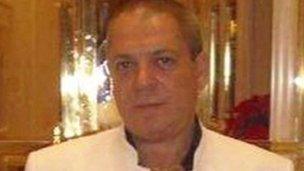 Escort scam trial: Former fraud detective "on inside" - BBC News