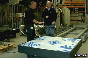 Motorway of the future uses glow-in-the dark road paint - BBC News