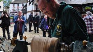 Isle of Man art trail showcases 46 island artists - BBC News