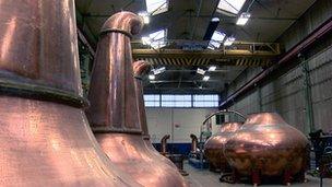 Whisky stills: Crafting a sculpture in copper - BBC News