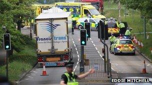 Pedestrian hit by lorry in Worthing dies in hospital - BBC News