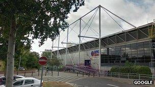 Swindon's Link Centre celebrates £2m refurbishment - BBC News