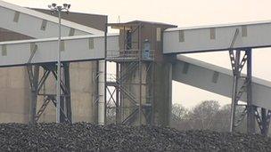 Daw Mill miners wait to hear about benefits - BBC News