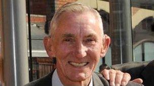 Former Walsall mayor Tom Ansell dies - BBC News