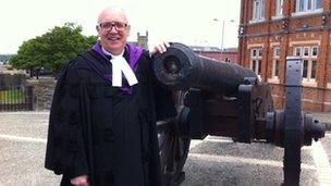 Rev Rob Craig installed as moderator of Presbyterian Church - BBC News