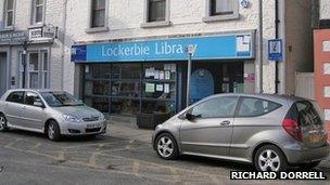Dumfries and Galloway library cut plans condemned - BBC News