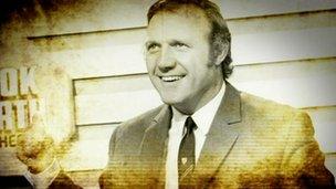 Stuart Hall abuse victims' bravery praised - BBC News