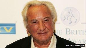 Stars gather for Michael Winner memorial - BBC News