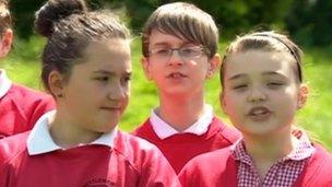 School's pro-England Ashes song changed - BBC News