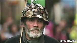 Anti-war protester Brian Haw musical to get London premiere - BBC News