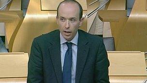 MSP Marco Biagi calls for ban on old buses in central Edinburgh - BBC News