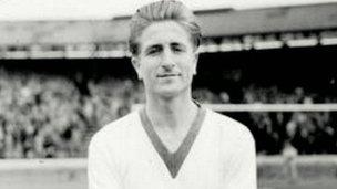 Everton FC legend Dave Hickson dies aged 83 - BBC News