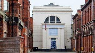 Hull Trinity House Academy moves after 170 years - BBC News