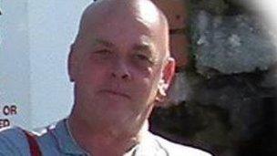 Brixham father Andy Batty dies from horsefly bite - BBC News