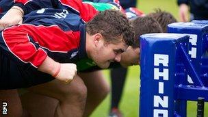 Phil Vickery and Trevor Woodman inspire Cornwall's Luke Chapman - BBC Sport