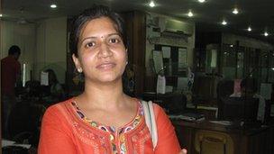 Indian students hit hard by falling rupee - BBC News