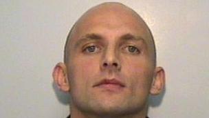 Lee James Seddon: Crimewatch appeal over machete robbery - BBC News