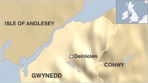 Gwynedd stabbing: Deiniolen attack and man and woman - BBC News