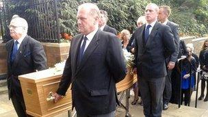 Peter Broadbent: Funeral of ex-Wolves forward - BBC News