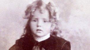 Mary's Titanic celebration for 106th birthday - BBC News