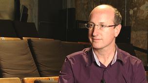 Crowdfunding the arts in South Africa - BBC News