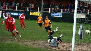 Redditch United Football Club unveil relocation plans - BBC News