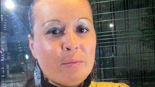 Ilford murder: Images released over woman's stabbing - BBC News